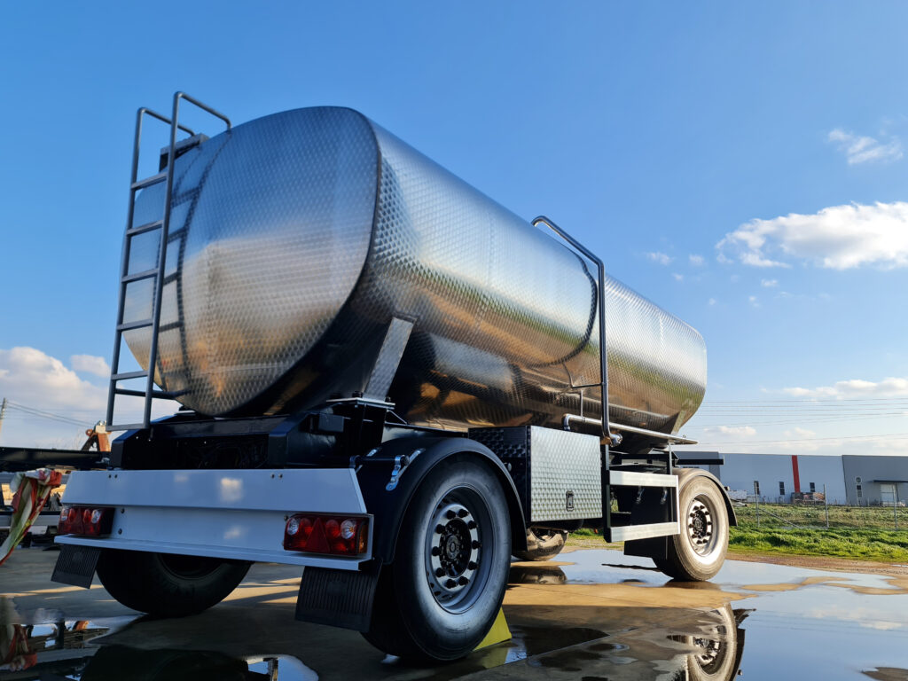 MILK TRANSPORT TANK FOR TRUCK TRAILER - Inox Gennadios